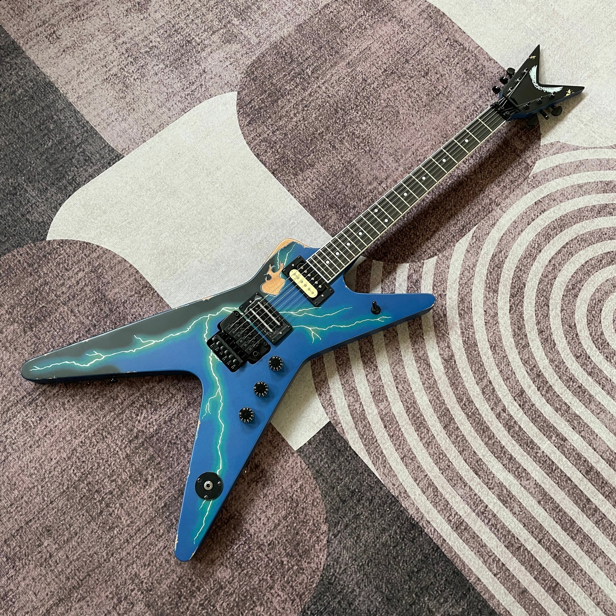 Синяя V-образная электрогитара 6-струнная гитара