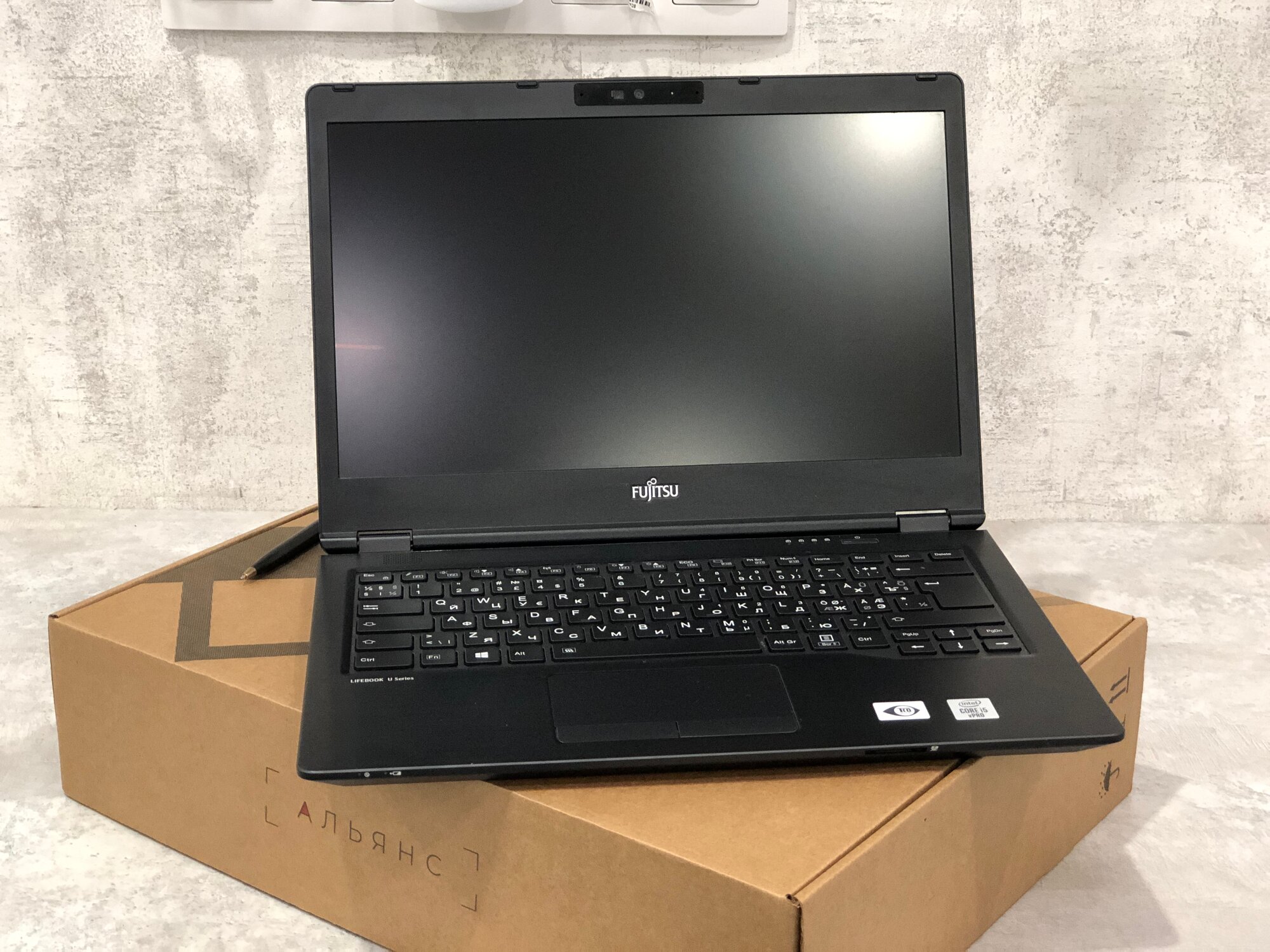 Ноутбук Fujitsu LIFEBOOK U749, Core i5-8250U, Память 16 ГБ, Диск 240 Гб SSD, Intel HD , Экран 14" (1920*1080) IPS