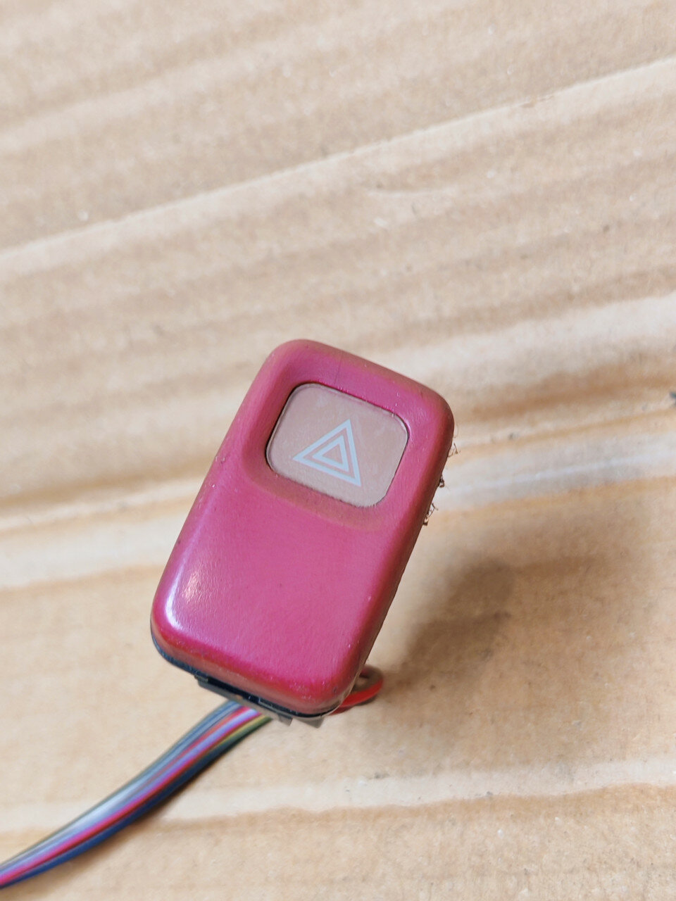 Кнопка аварийной сигнализации Mazda 626 GE