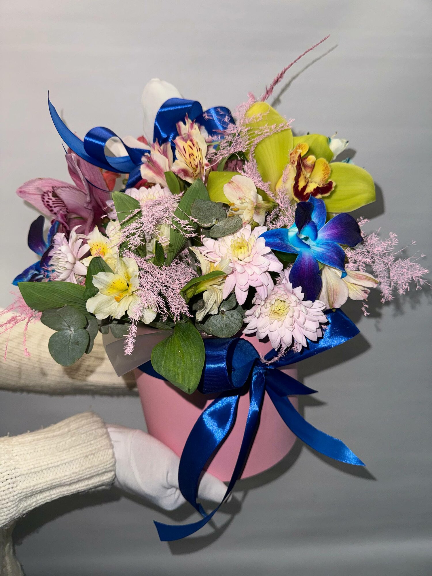 Букет Орхидея, Кустовая хризантема, Альстромерия Микс из 17 шт