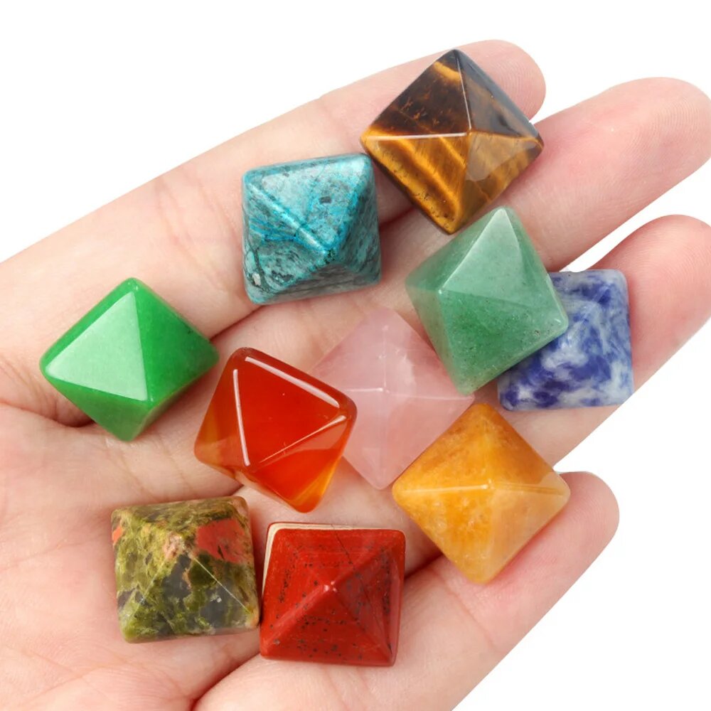 Набор из 7 кристаллов-пирамидок из натурального камня