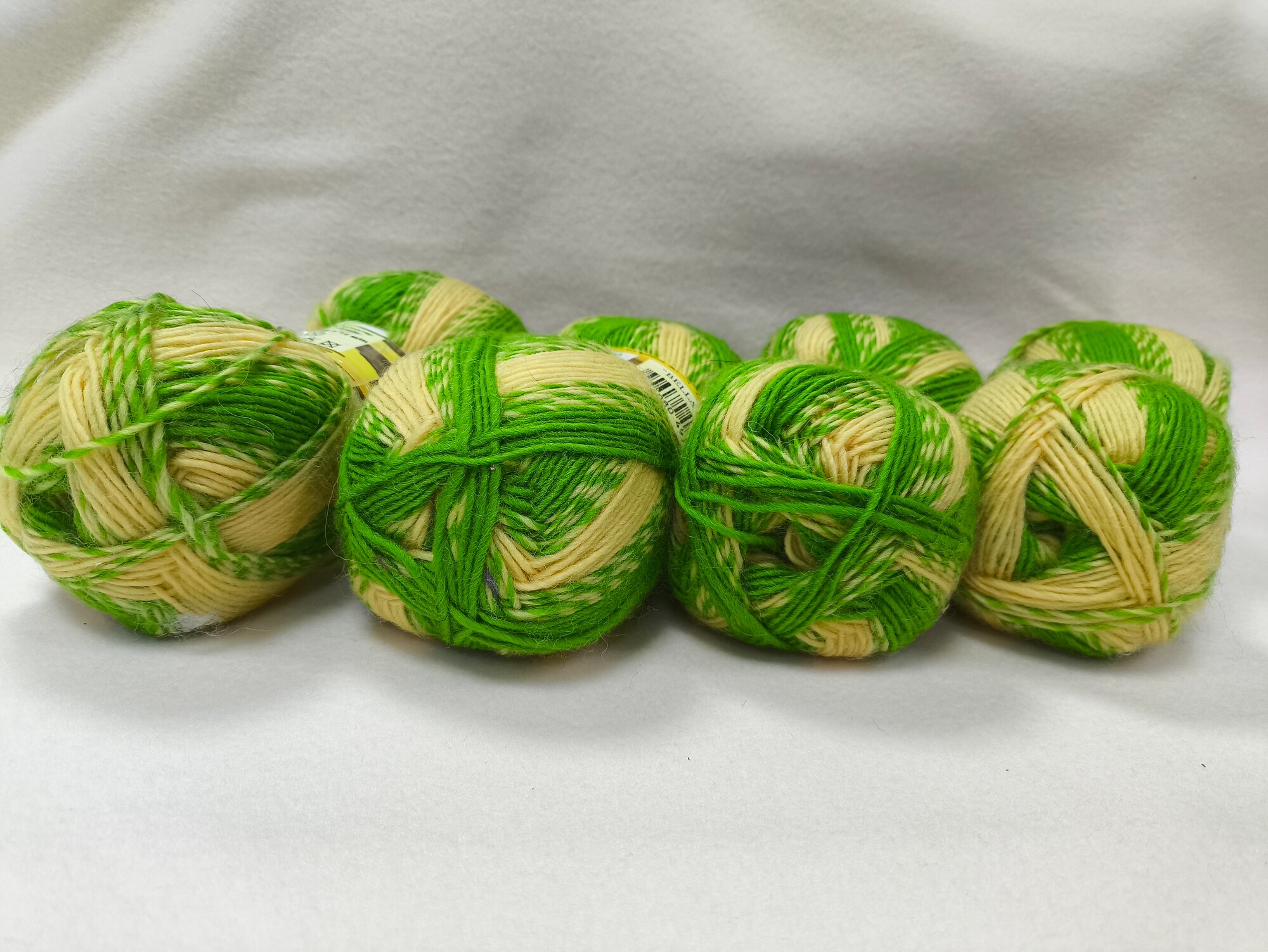 Пряжа гамма Аделия Белла, меланжевая, для ручного вязания, тонкая, 67%шерсть, 33%полиэстер, 266 м, 4 штуки