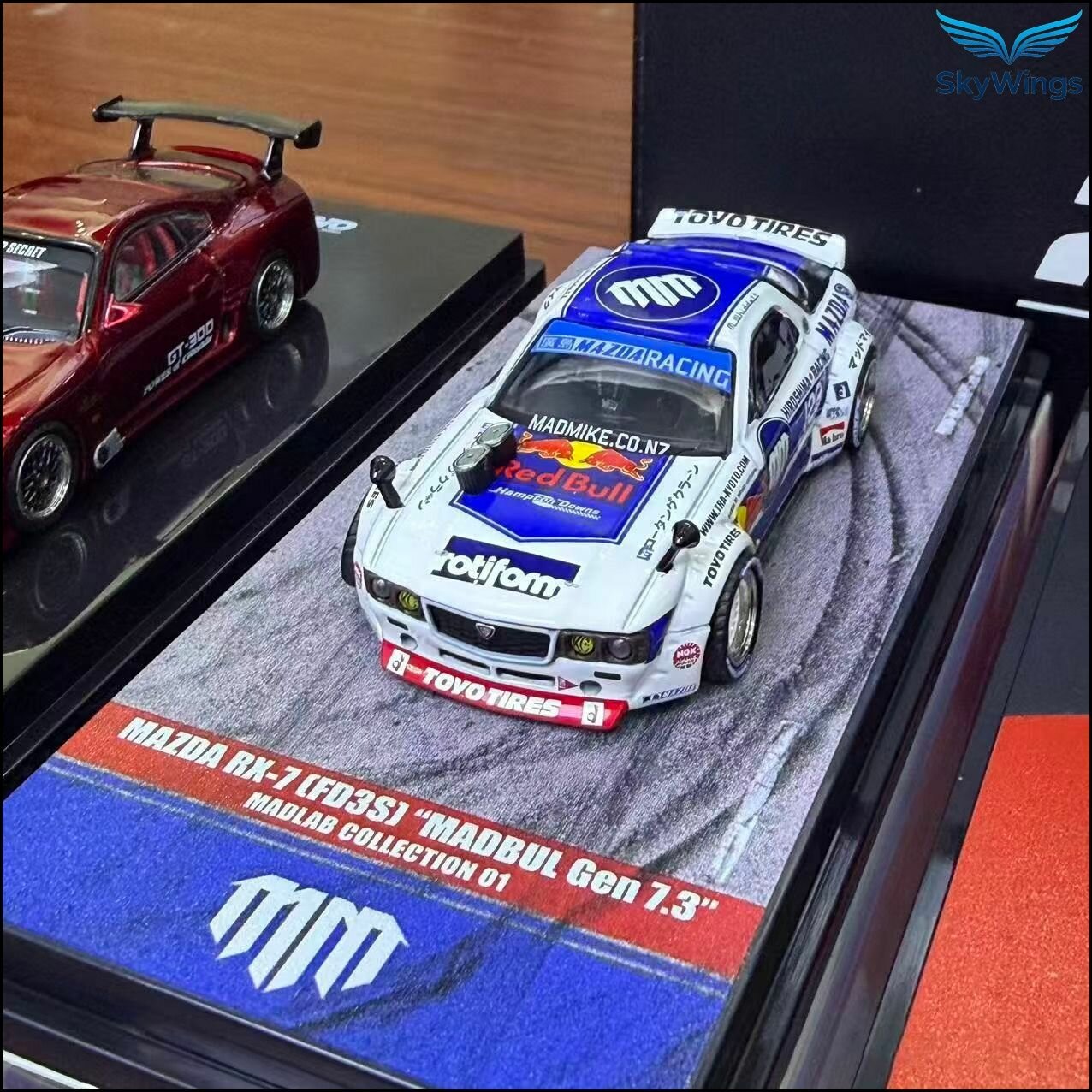 Эксклюзивная модель автомобиля INNO 1:64 MAZDA RX7 FD3S в обвесе PANDEM ROCKET BUNNY 001