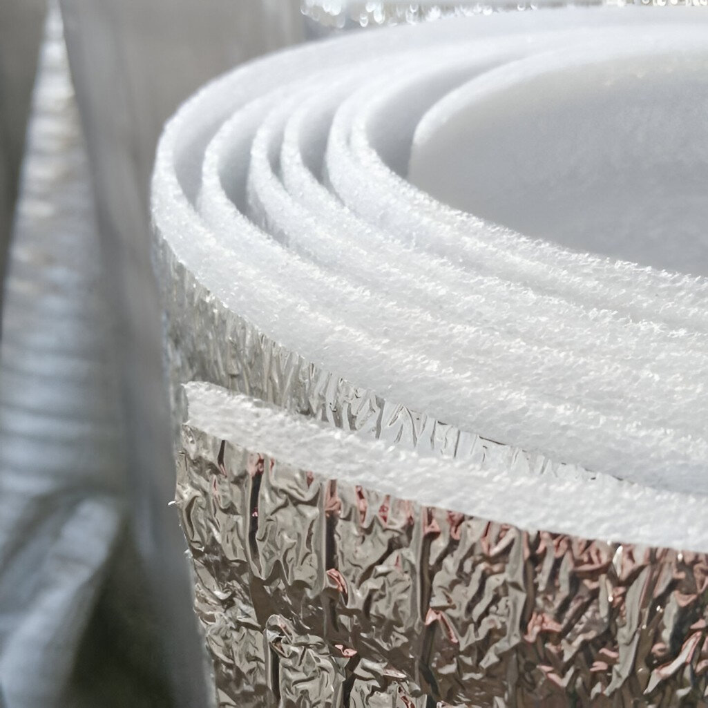 Утеплитель Тепофол самоклеющийся, фольга, вспененный полиэтилен 10 мм, ширина 1000 мм, на отрез от 1 п. м