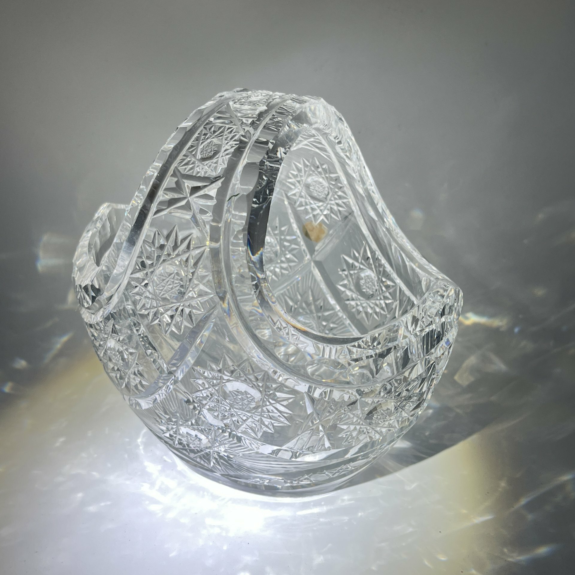Конфетница-корзинка с резным геометрическим декором, хрусталь, алмазная грань