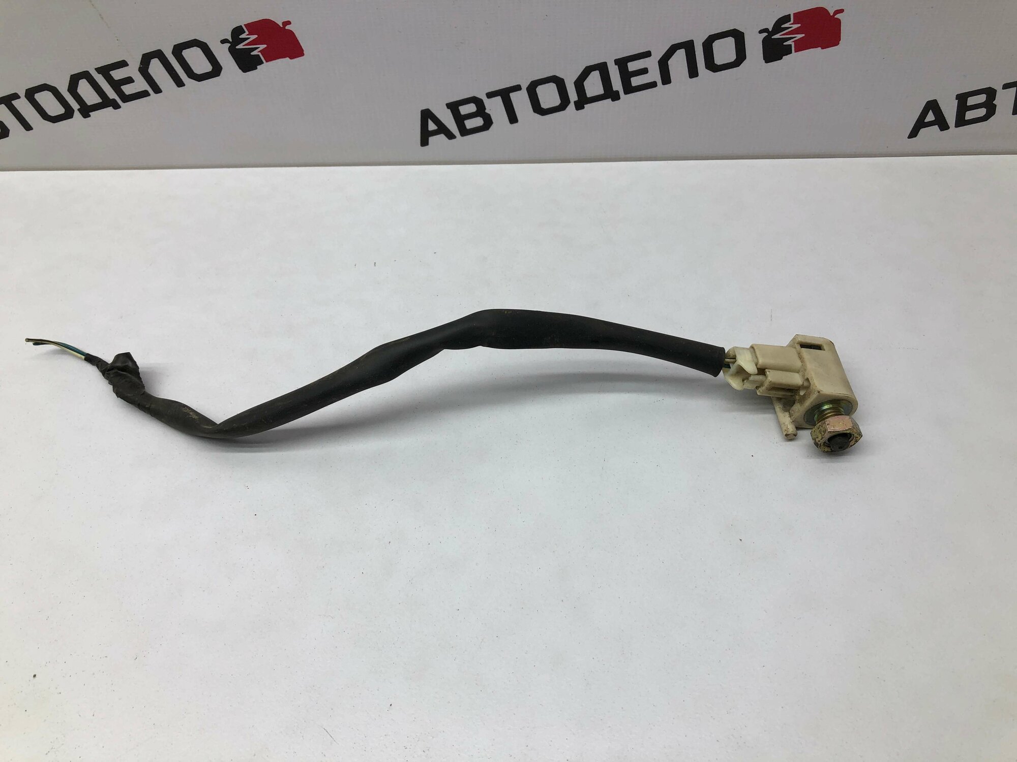Концевик капота Toyota Prius NHW10 1998 г