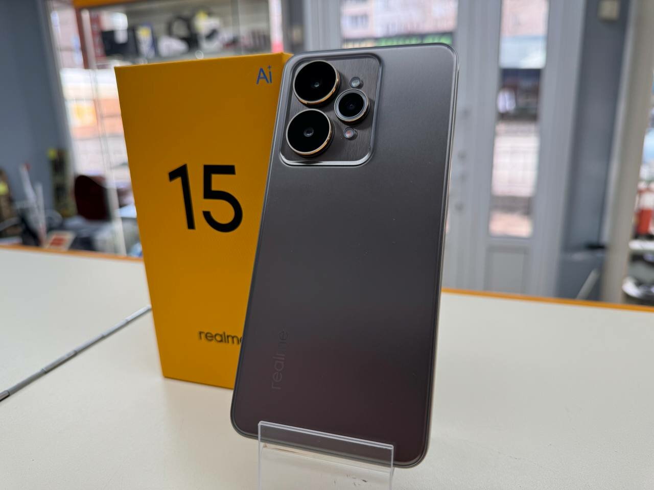 Смартфон Realme 15 8/256 ГБ, Dual nano SIM, темно-серый Б/У Уценка