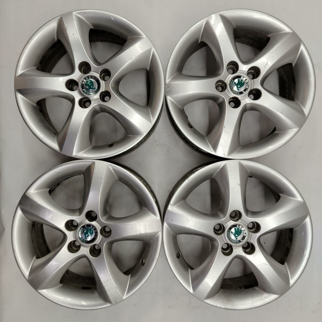 Колесные диски Skoda 15x6 PCD 5x100 D57.1 ET43 (оригинал)