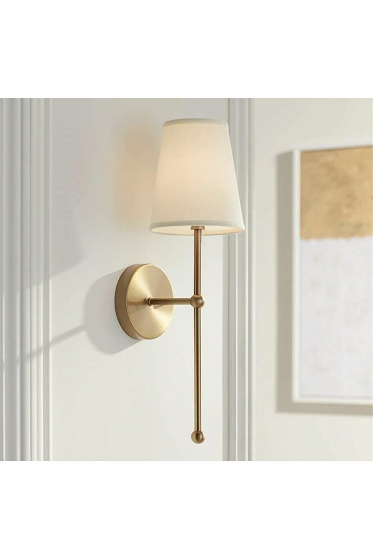 Настенное бра с кремовым абажуром и золотым абажуром современного дизайна