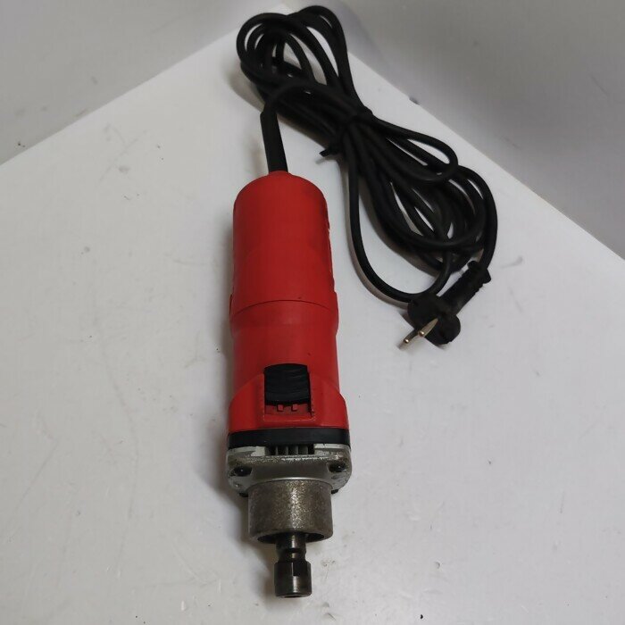 Шлифмашина Milwaukee DG 30E