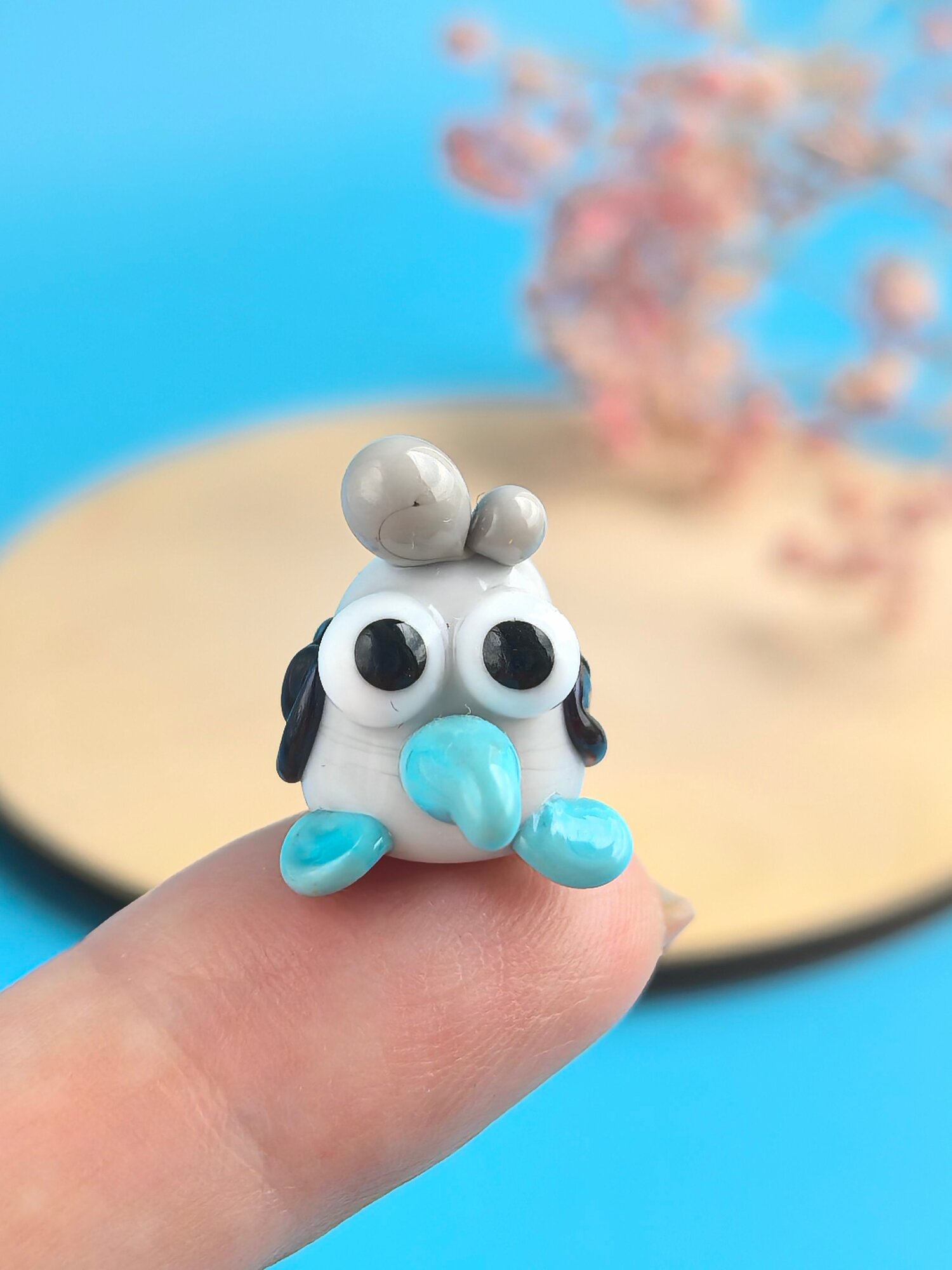 Фигурка стеклянная Голубая олуша крошечная статуэтка или сувенир Курица цесарка в подарок для коллекционеров