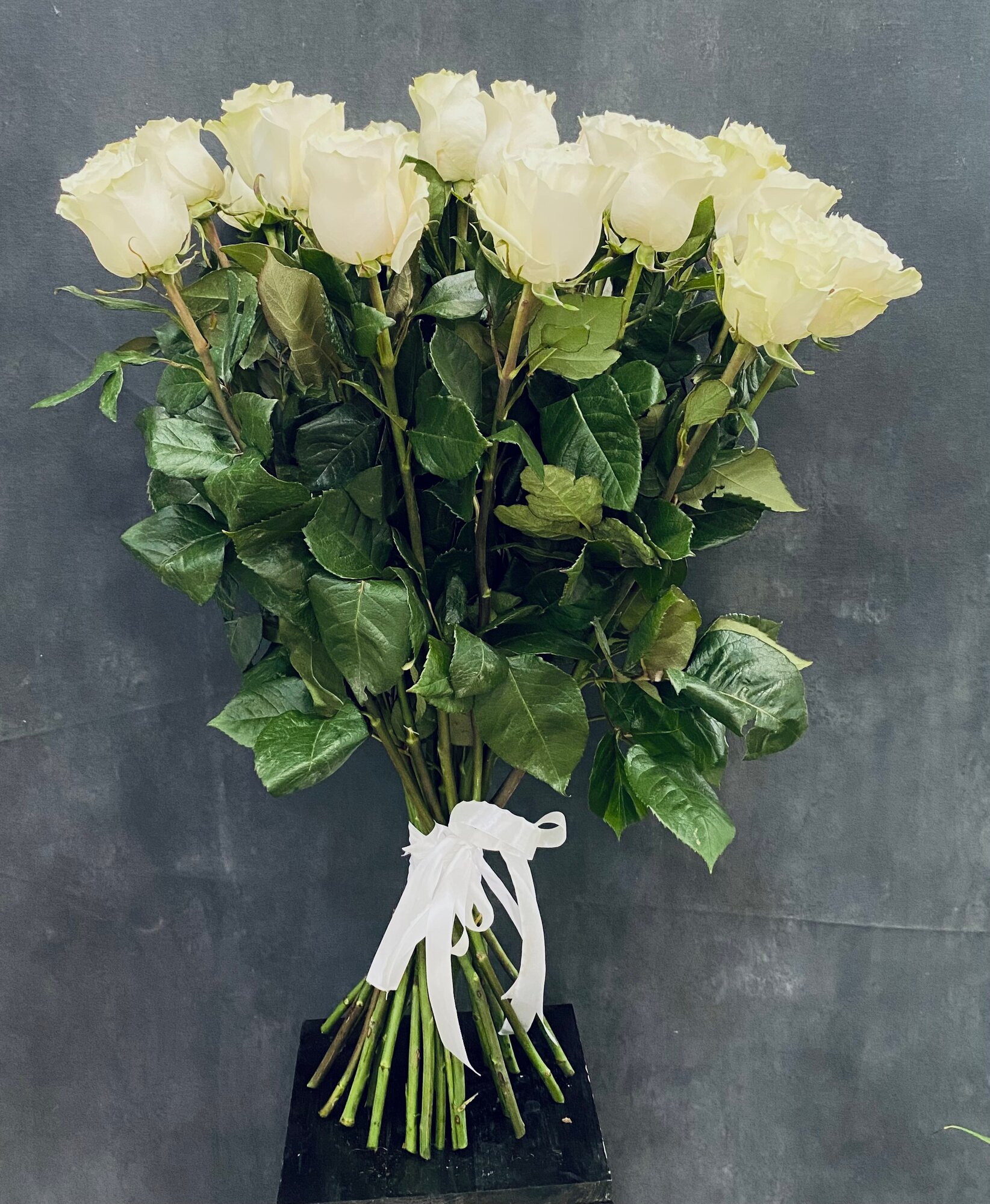 Высокие розы! Мондиаль Букет из 25 роз белого цвета 80 см из Эквадора с крупным бутоном