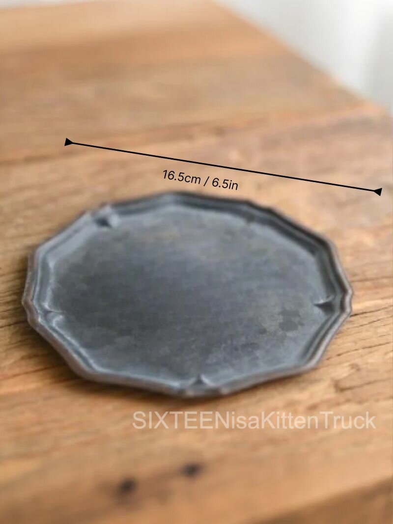 Плоский серый поднос