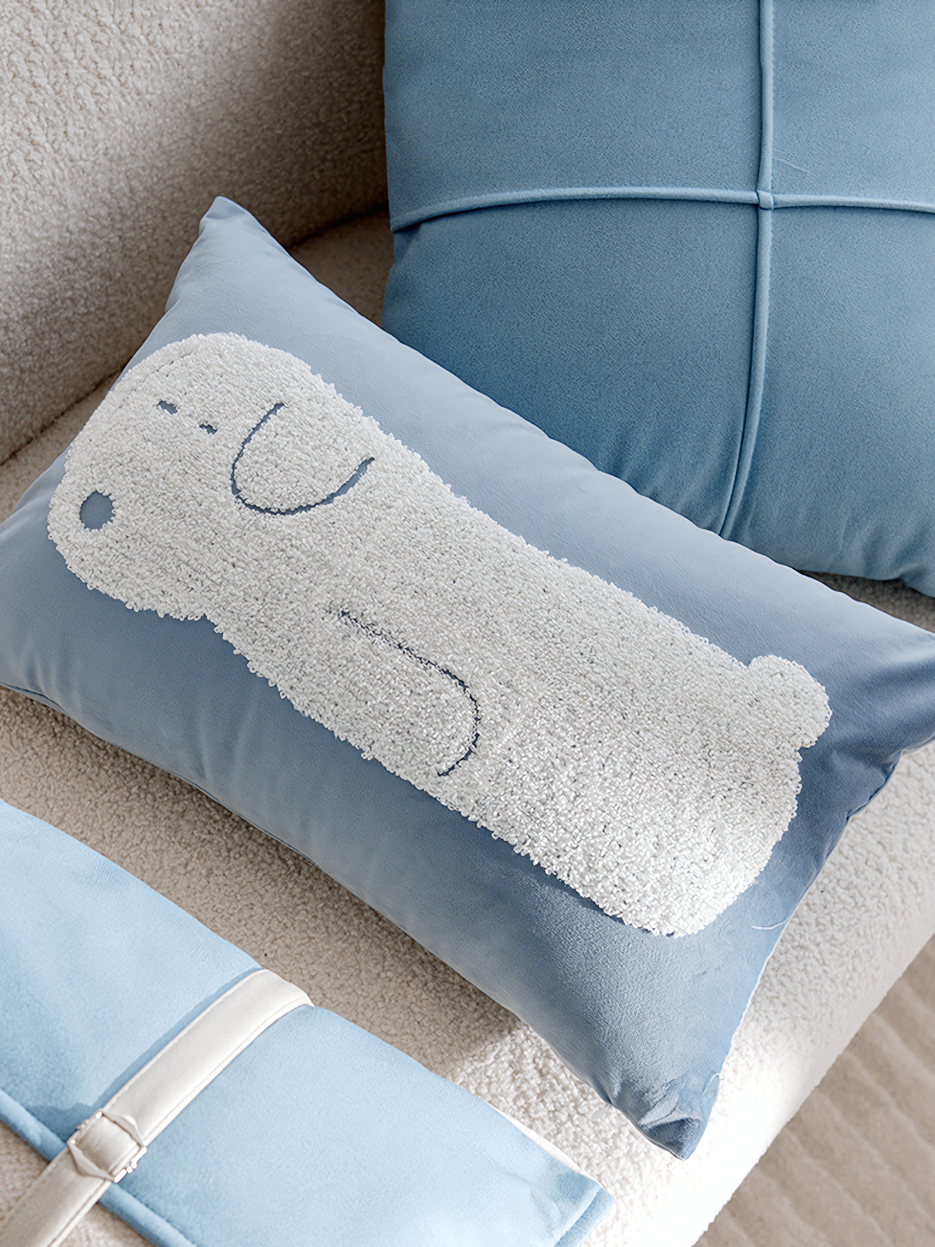 Декоративная подушка, прямоугольная, голубой/белый, ленивый пес, 30х50 см