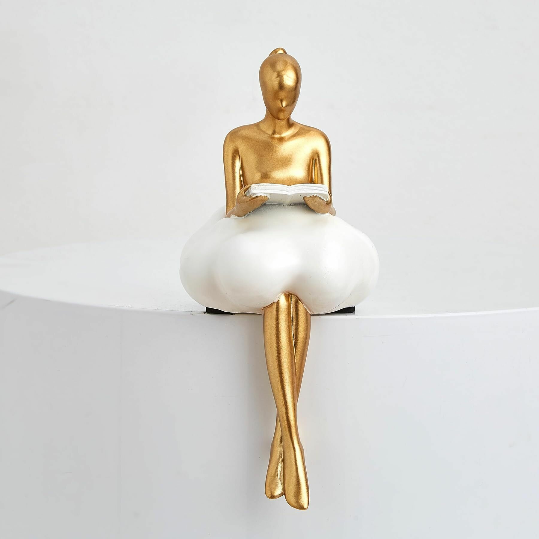 Статуя "Девушка-облако", смола, арт-декор, 23 см х 10,8 см, в подарочной упаковке