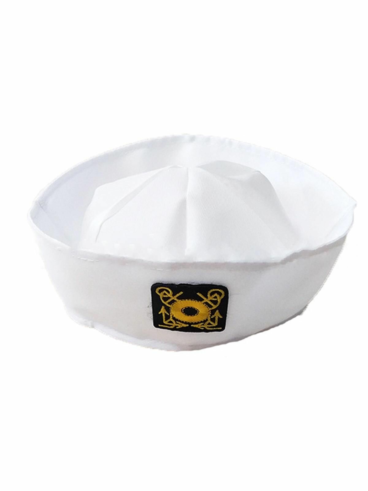 Белая морская фуражка капитана