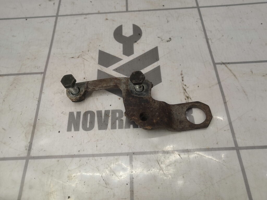 Кронштейн генератора VW Golf 3 Vento 91-97