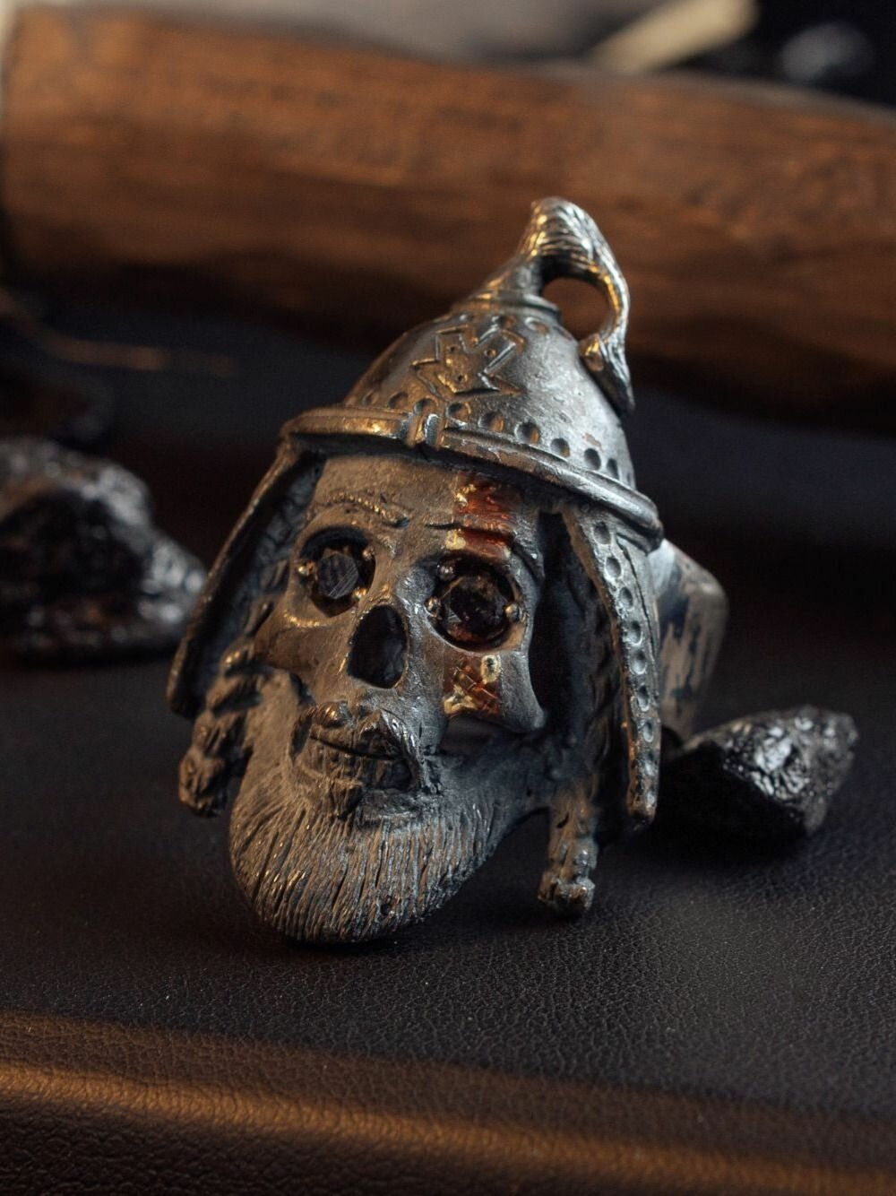 Перстень, желтое серебро, золото, 925 проба, чернение, бриллиант, гранат, шпинель