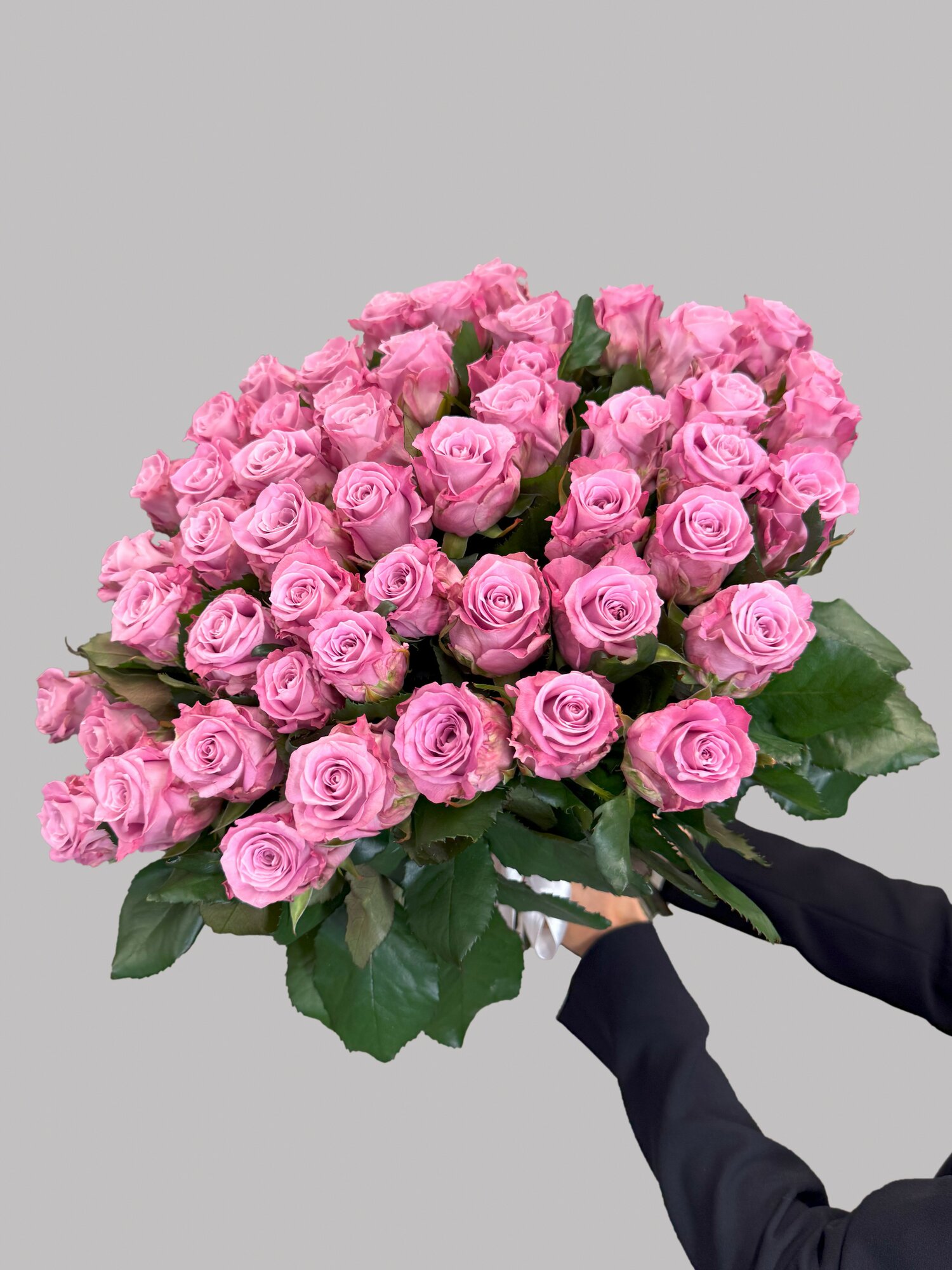 Букет живых цветов, пурпурно-розовые розы 51 шт 50 см "Маритим", флау стор