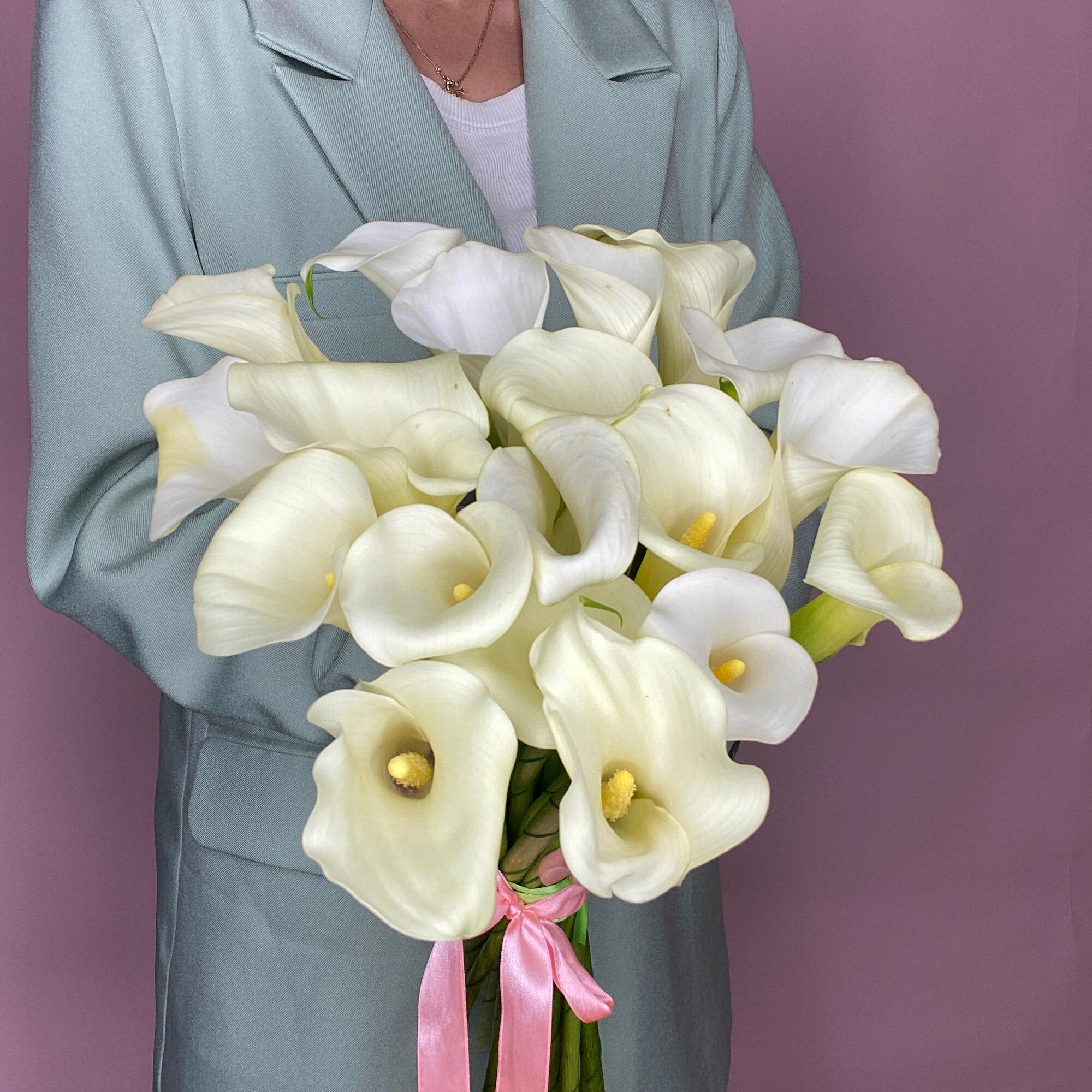 Беллые каллы