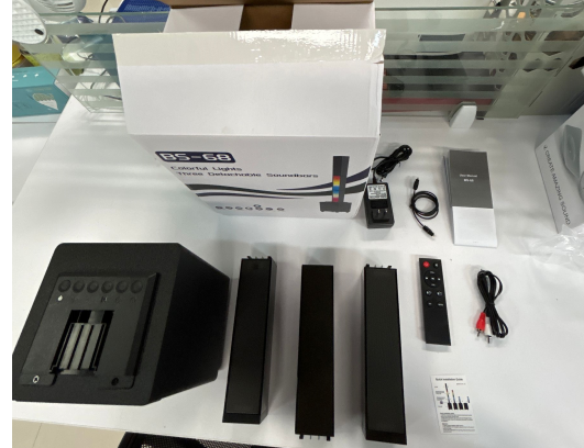 Беспроводная Bluetooth-колонка с сабвуфером, RGB-подсветкой, караоке-машиной, микрофонным входом, поддержкой домашнего кинотеатра, AUX-входом, U-диском, RCA-выходом, оптическим HD-выходом (ARC) и пультом дистанционного управления.