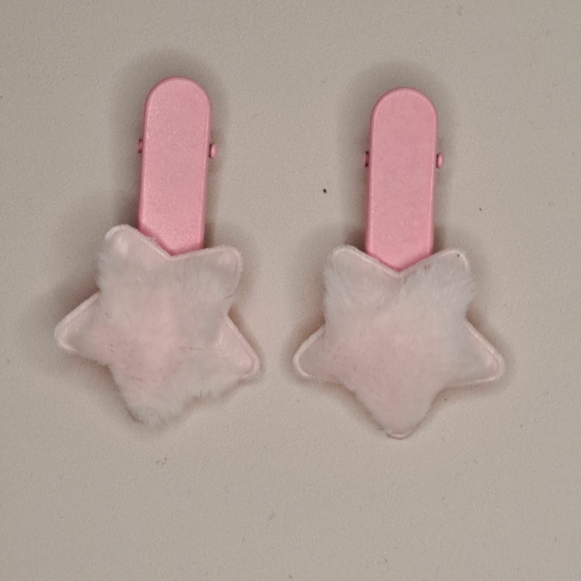 Заколка-зажим для волос, с меховой звездочкой, пластик, 2 шт.