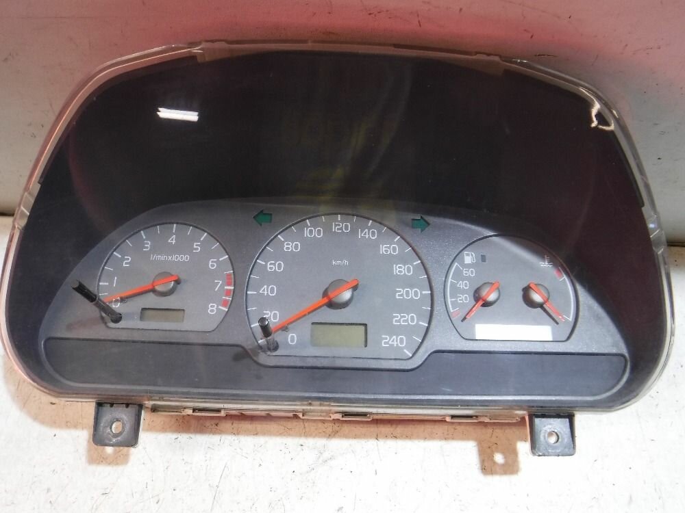 Панель приборов Volvo S40