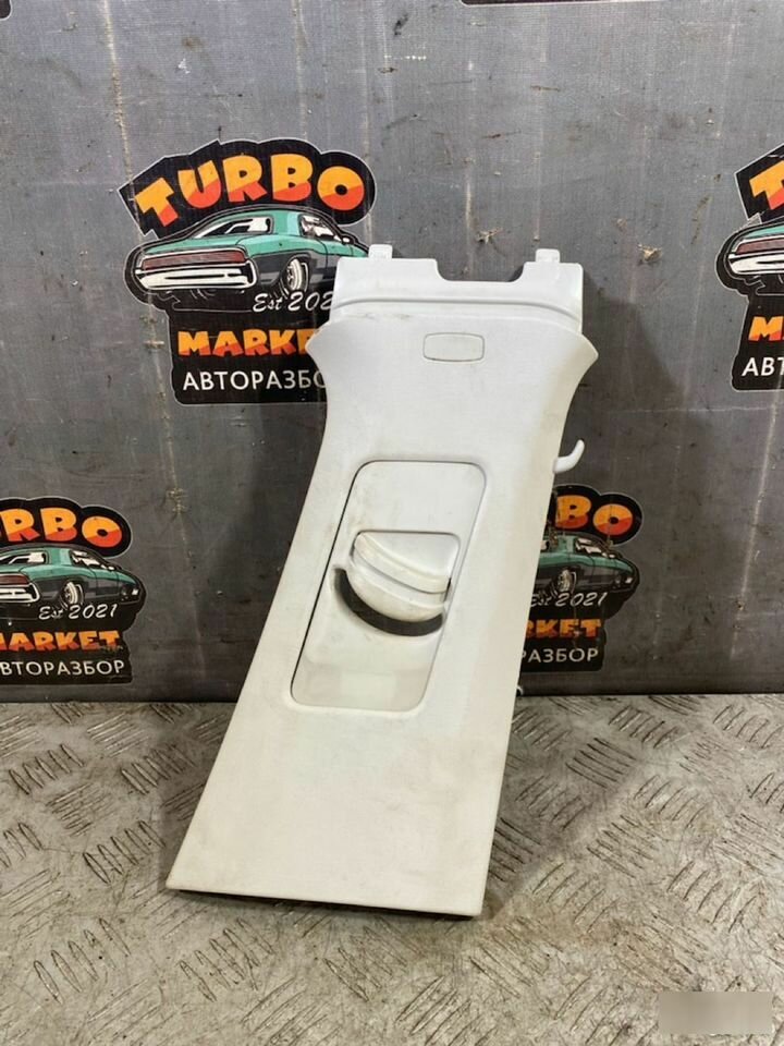 Обшивка центральной стойки правая Skoda Rapid