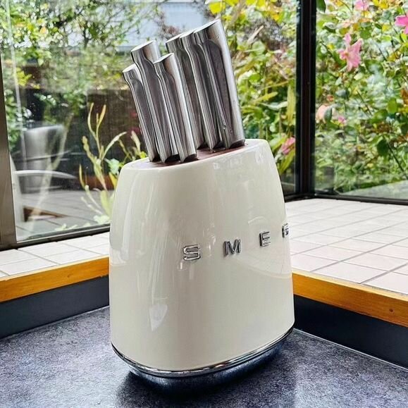 Набор ножей SMEG, 6 ножей и 1 подставка