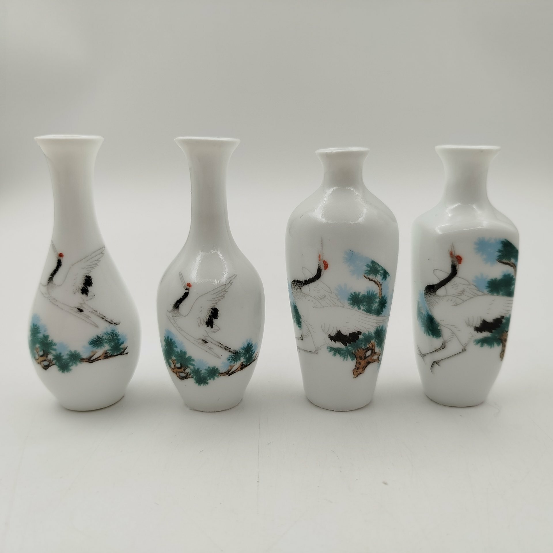 Набор из 4 миниатюрных вазочек (中国小花瓶) в оригинальной упаковке