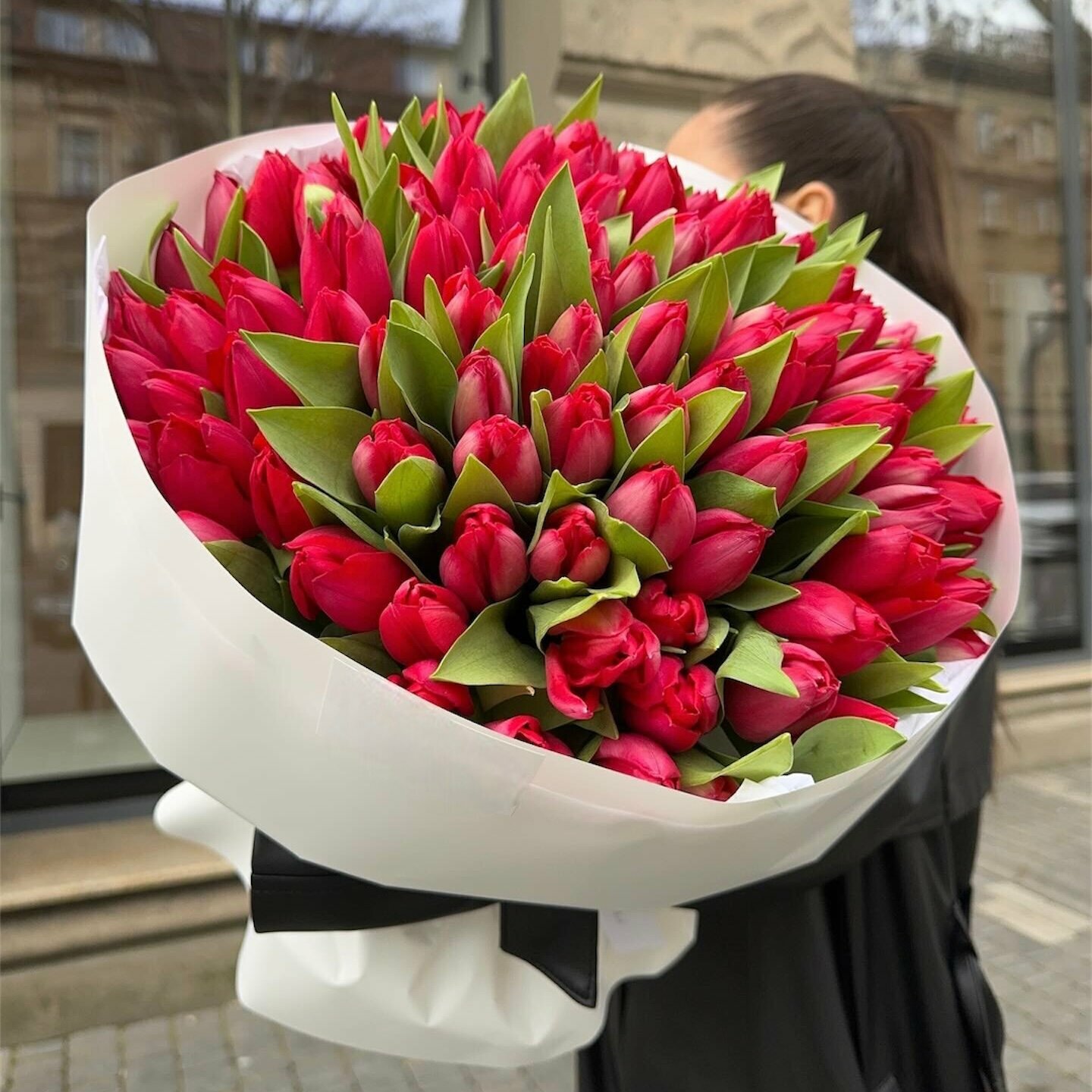 Букет из красных тюльпанов 101 шт, красивый букет цветов, шикарный, премиум цветы, премиум букет