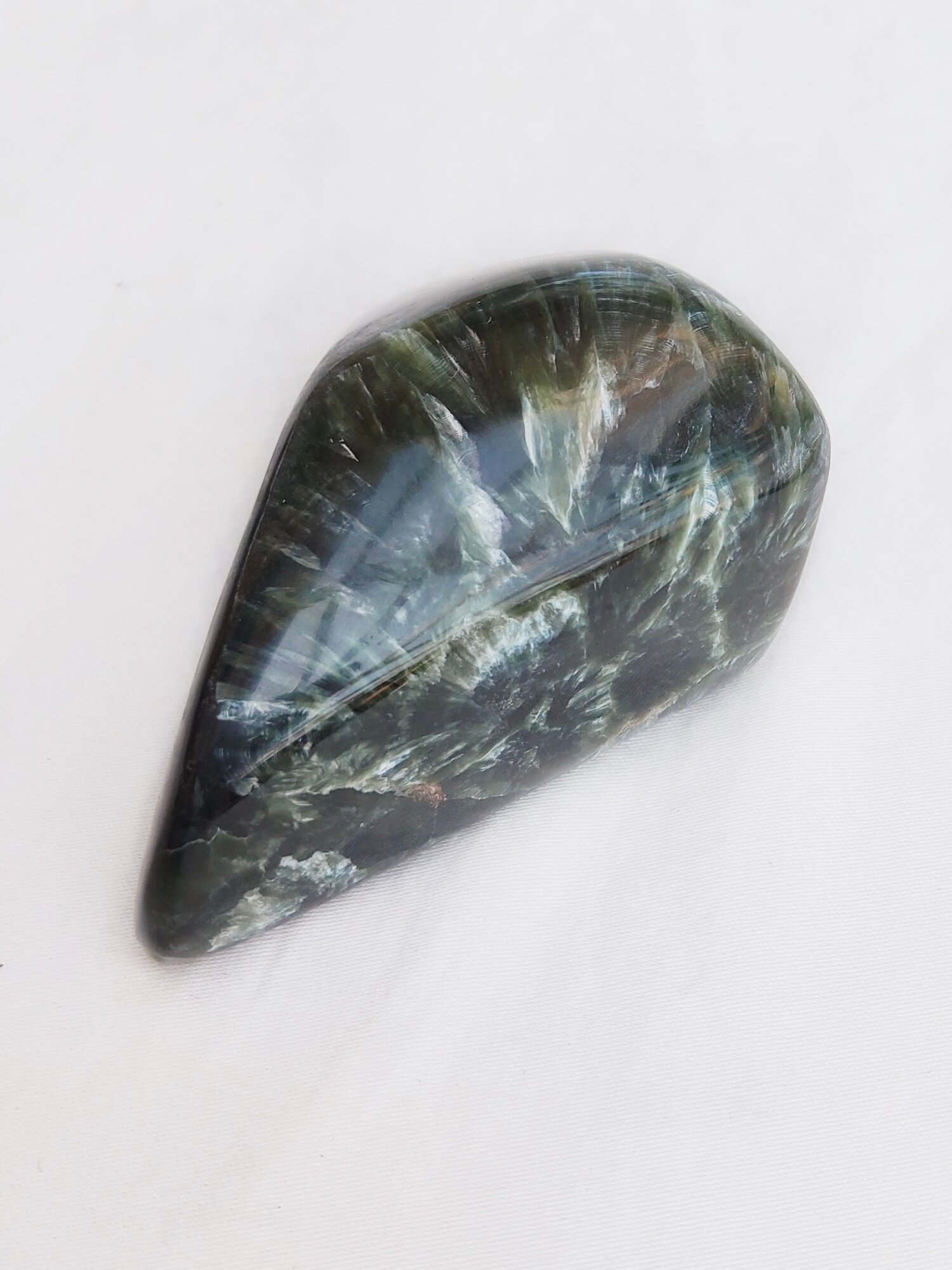 Клинохлор натуральный камень талисман 106 гр