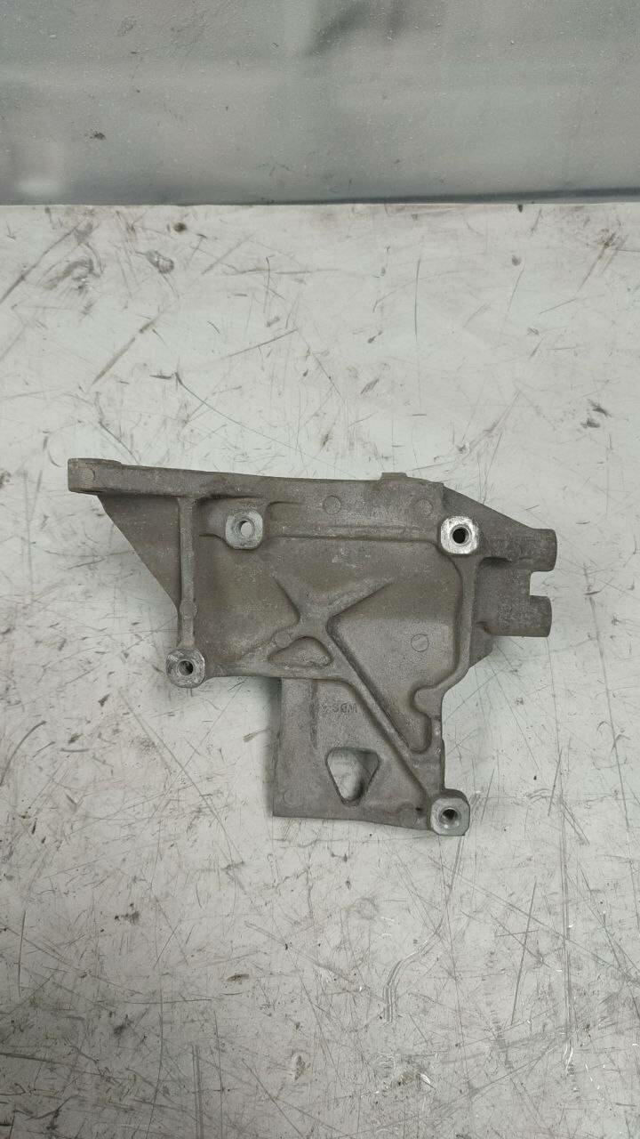 Кронштейн компрессора кондиционера Subaru Forester 3 2010