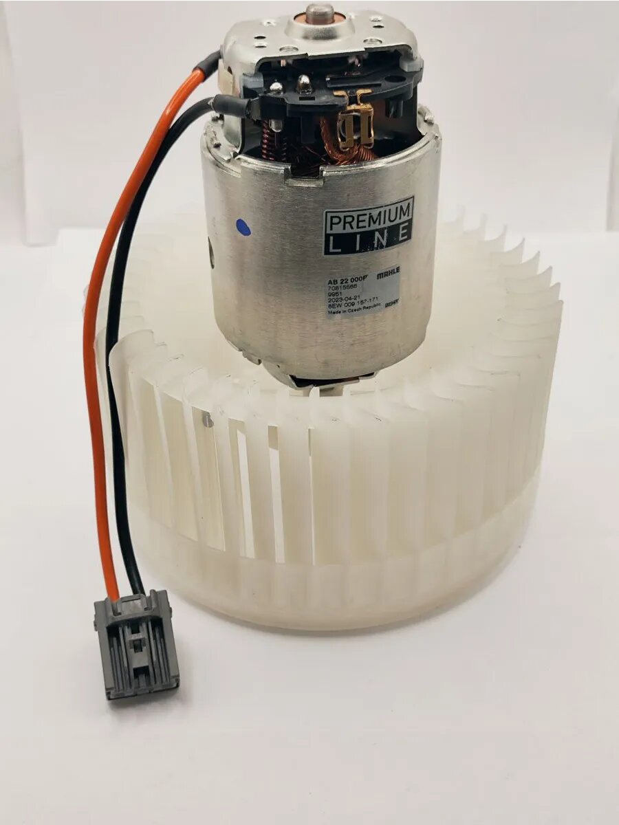 Мотор отопителя (c крыльчаткой)