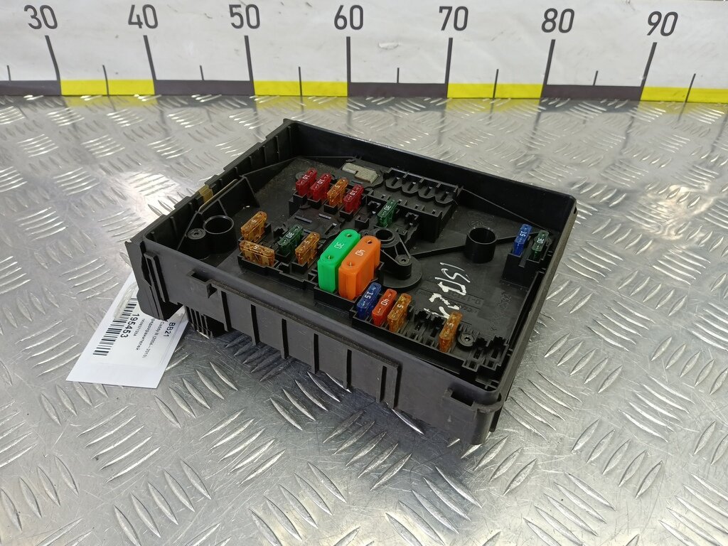 Блок предохранителей Б/У для Volkswagen Caddy III (2004—2010) 1K0937125A