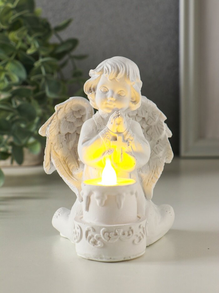 Фигурка светящаяся полистоун «Белоснежный ангел с двухъярусным тортом», 7.7×8.5×11.5 см
