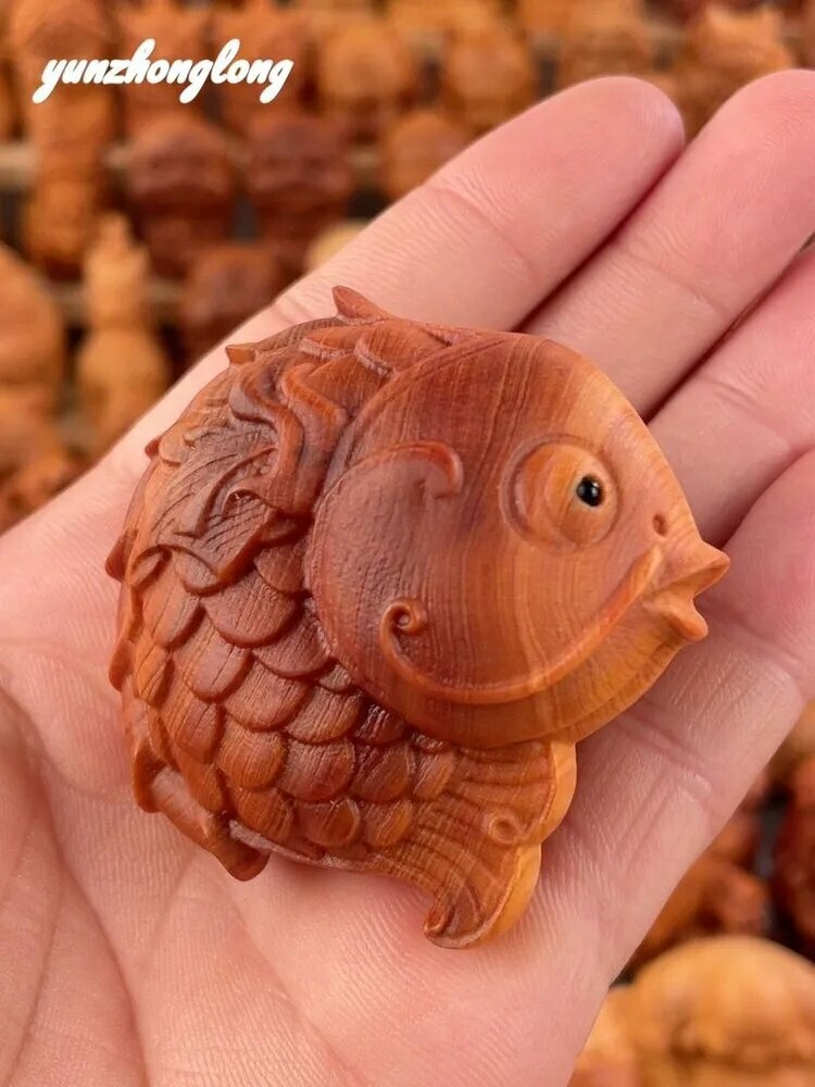 Yunzhonglu Рыба-карась из тайнского кедра, натуральное дерево.