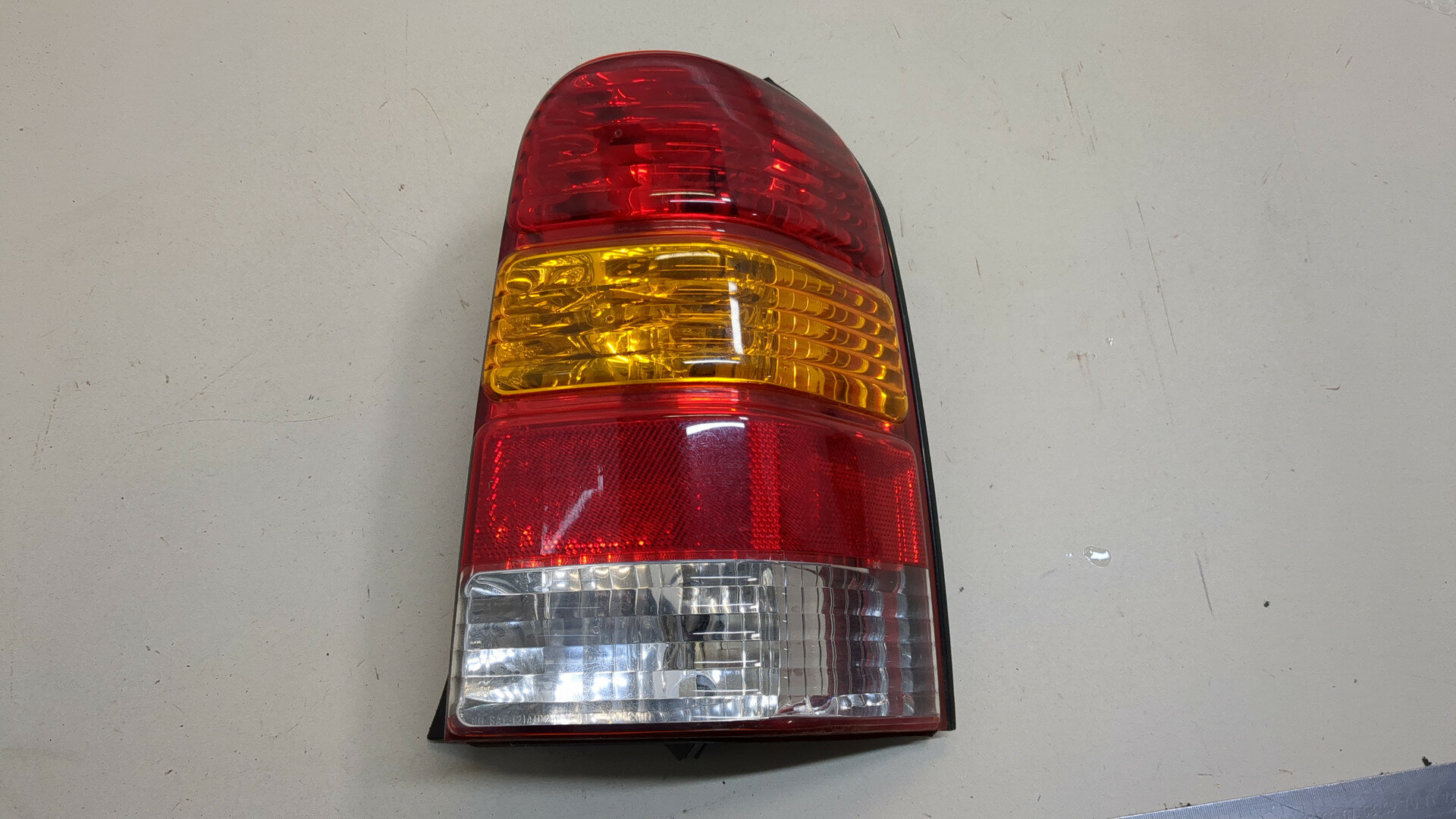 Фонарь (задний) правый Ford Escape Б/У