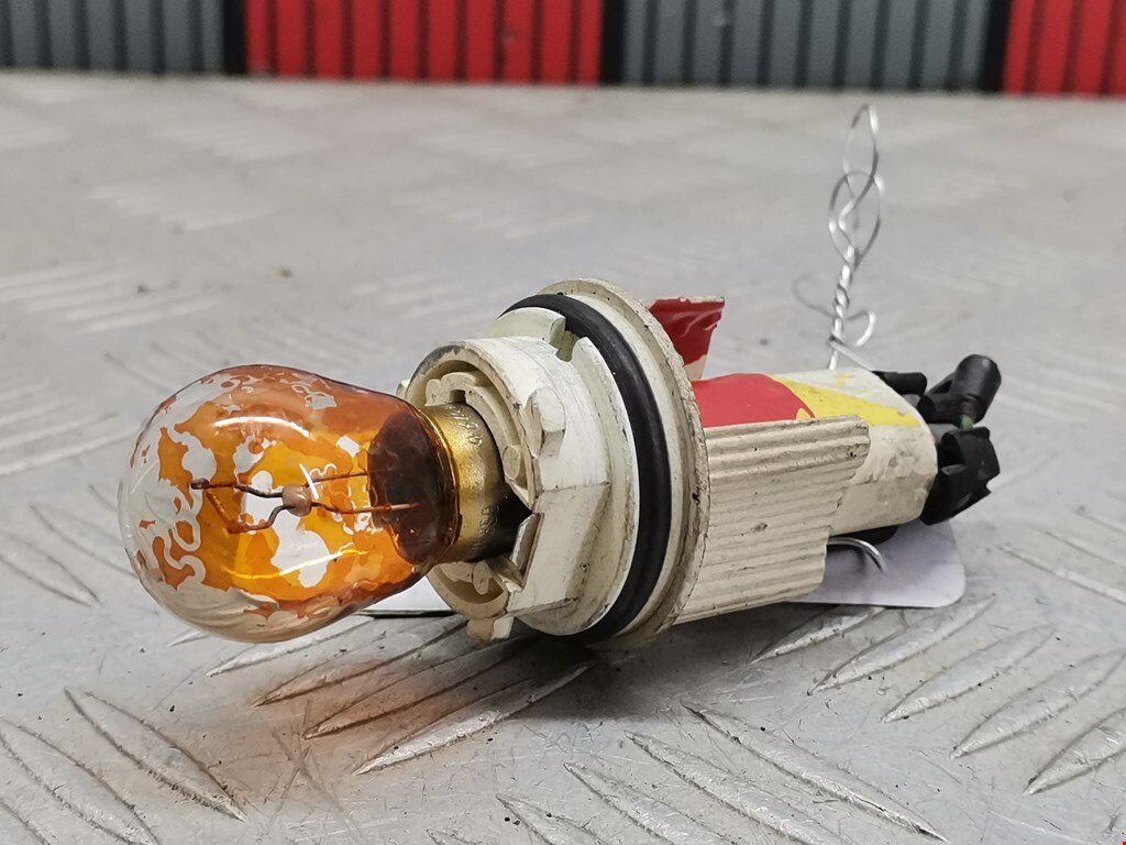 Патрон лампы указателя поворота Mitsubishi Space_Star 1 арт. 2268546