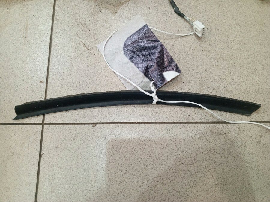 Уплотнитель стекла кузовного левого от Ford Focus 2 2008-2011