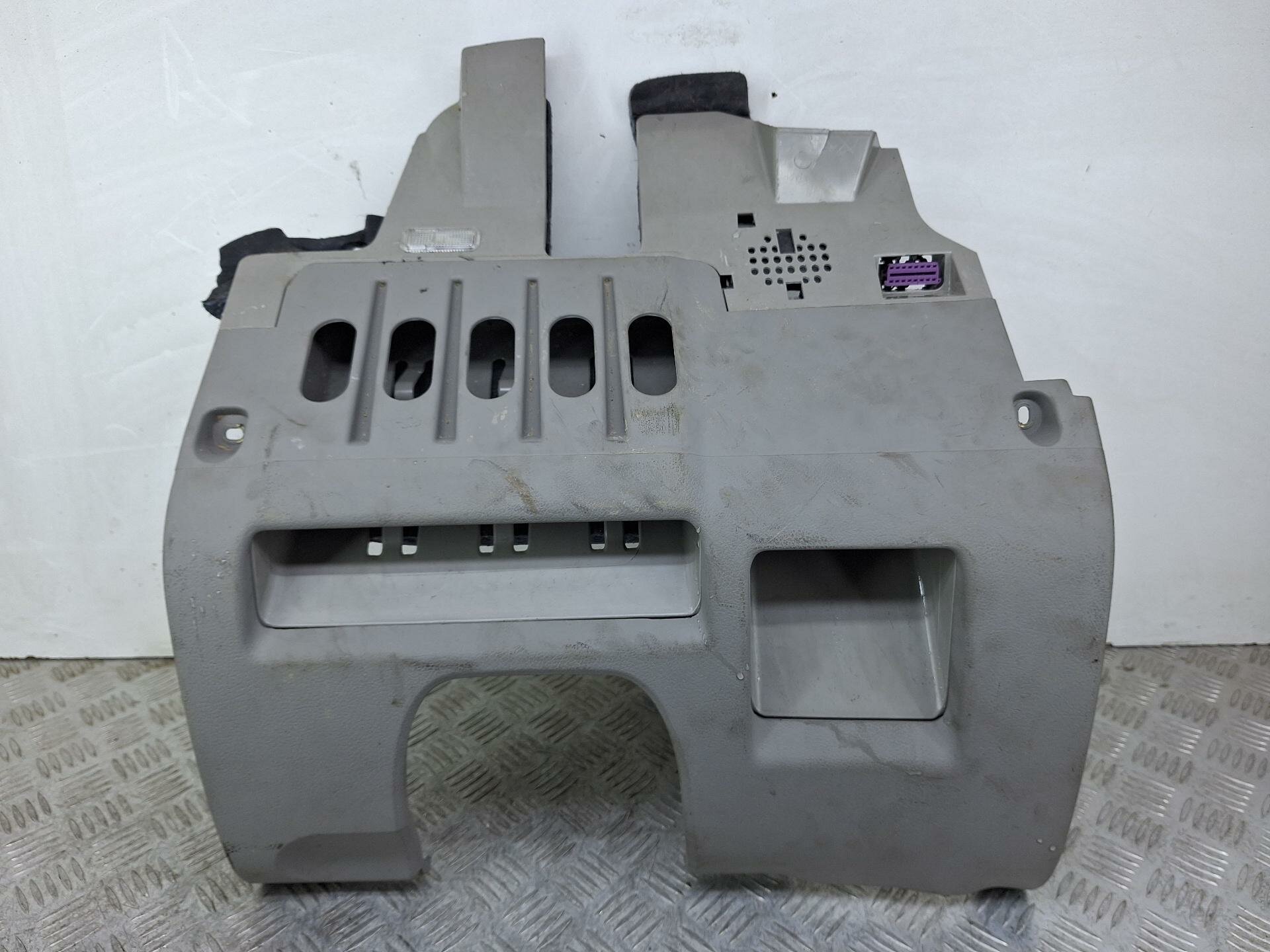 Накладка декоративная салона Audi A4 B6 (2000 - 2006) 8E1863075C