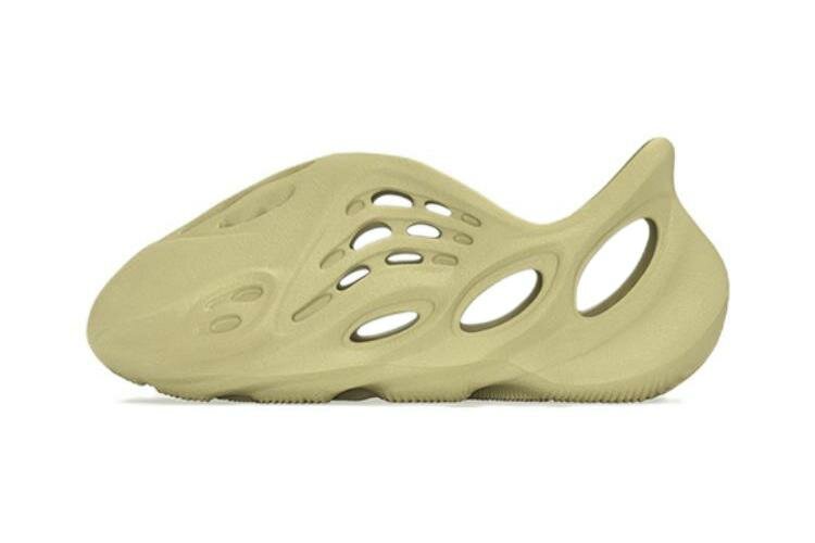 Сандалии Yeezy Foam RNNR