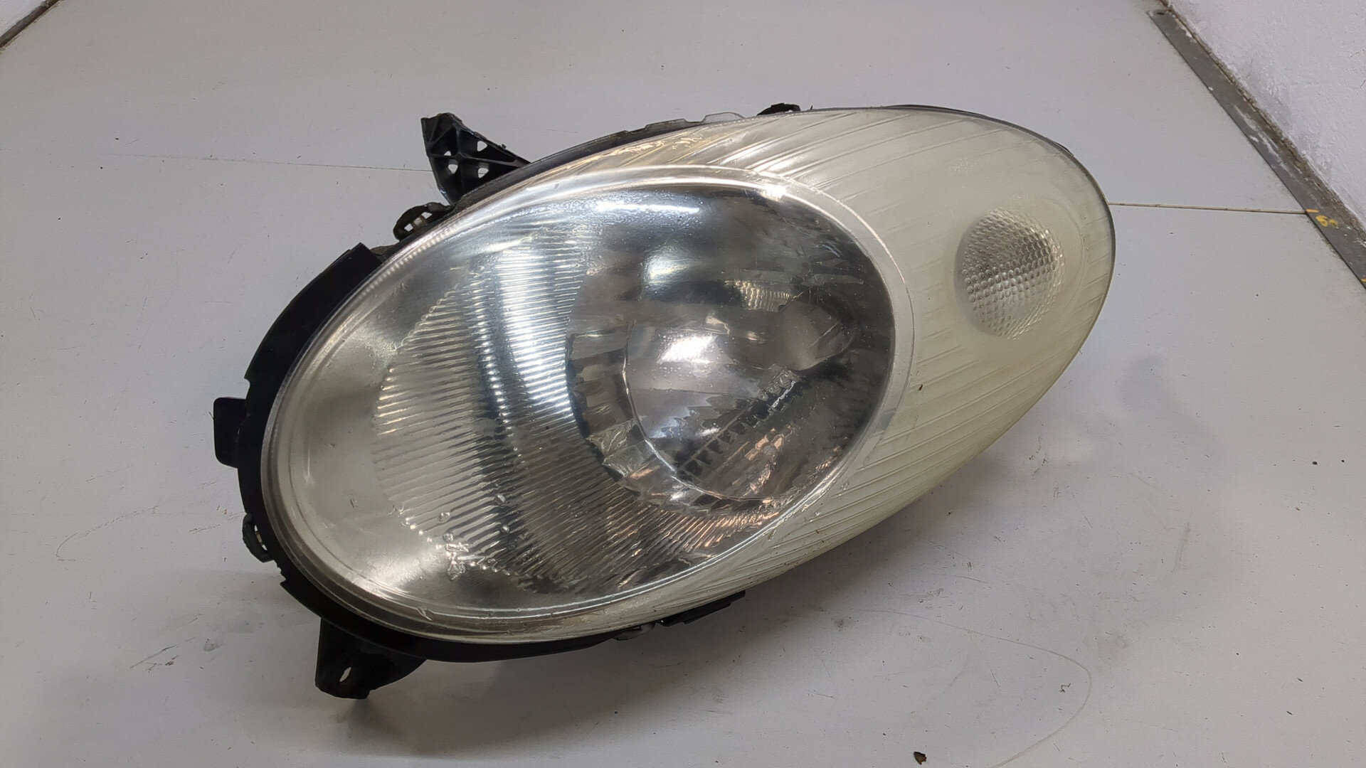 Фара (передняя) левая Nissan Micra K12E Б/У