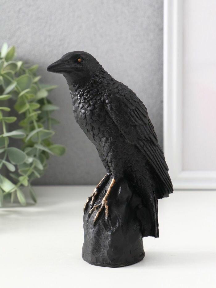 Сувенирная фигура Хорошие сувениры "Ворон на камне", 15,5х5,5х10 см, чёрная