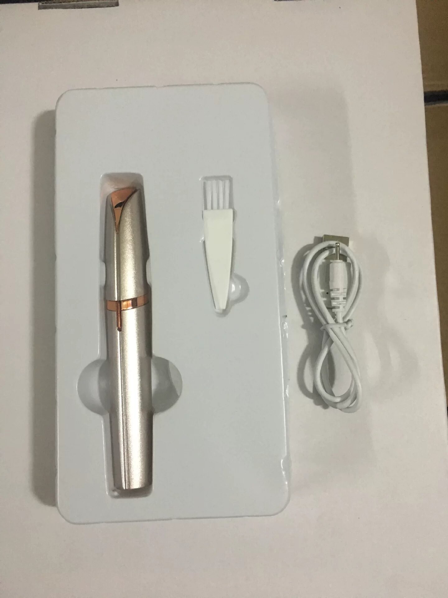Электрическая бритва для бровей с USB-зарядкой, золотой цвет, точное удаление волос, гладкий и быстрый результат для