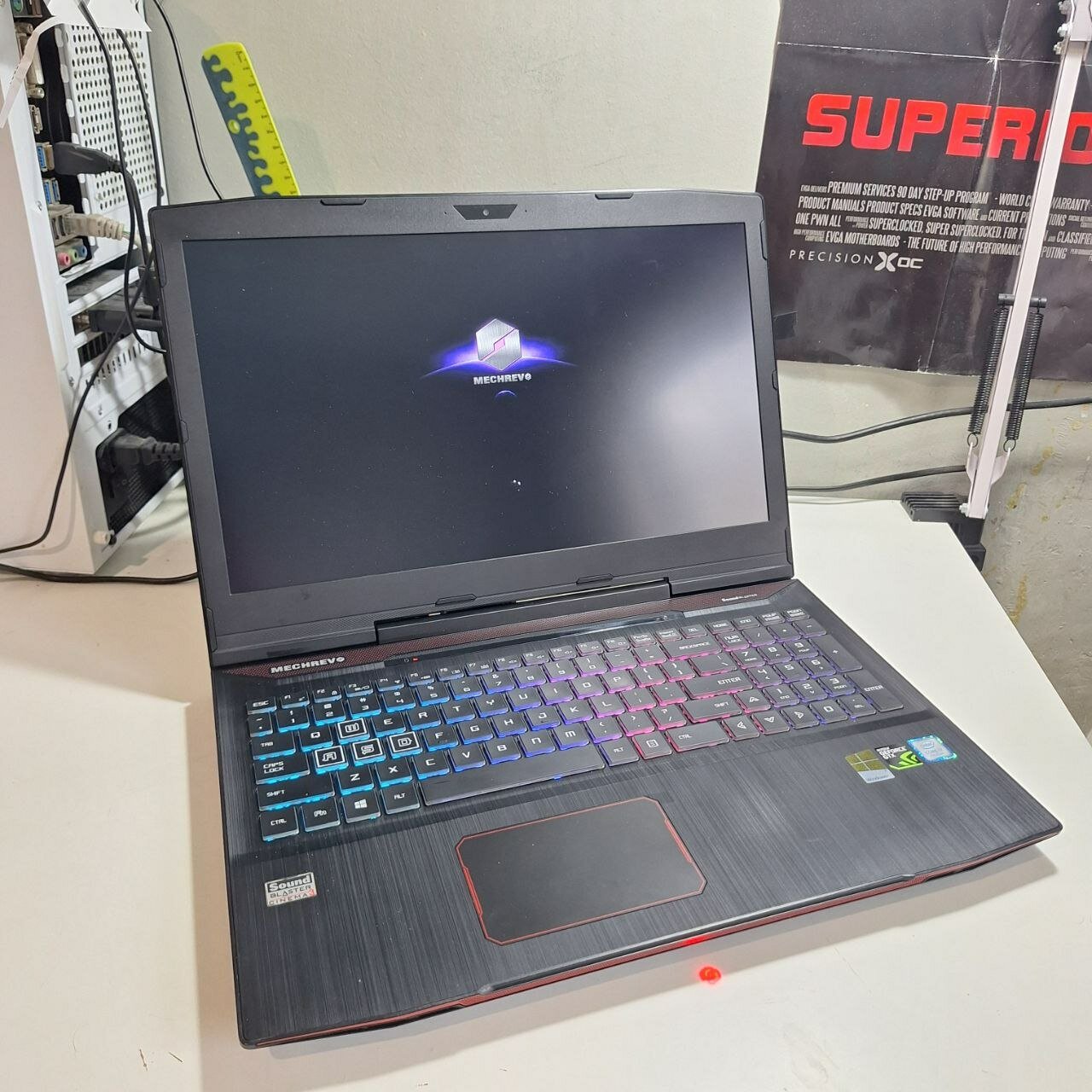 Игровой ноутбук 15,6" Mechrevo i7-7700, GTX 1050ti, 8gb ddr4, SSD 256gb