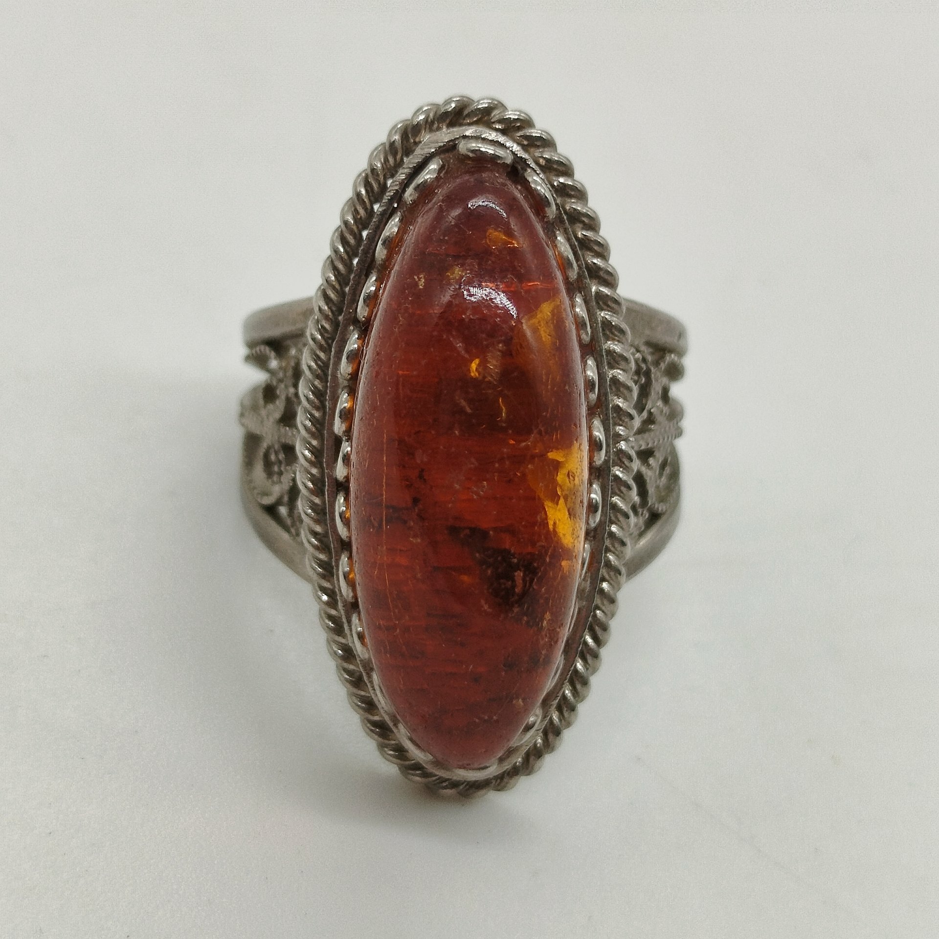 Кольцо винтажное с миндалевидной вставкой, металл, янтарь, СССР, 1970-1990 гг.