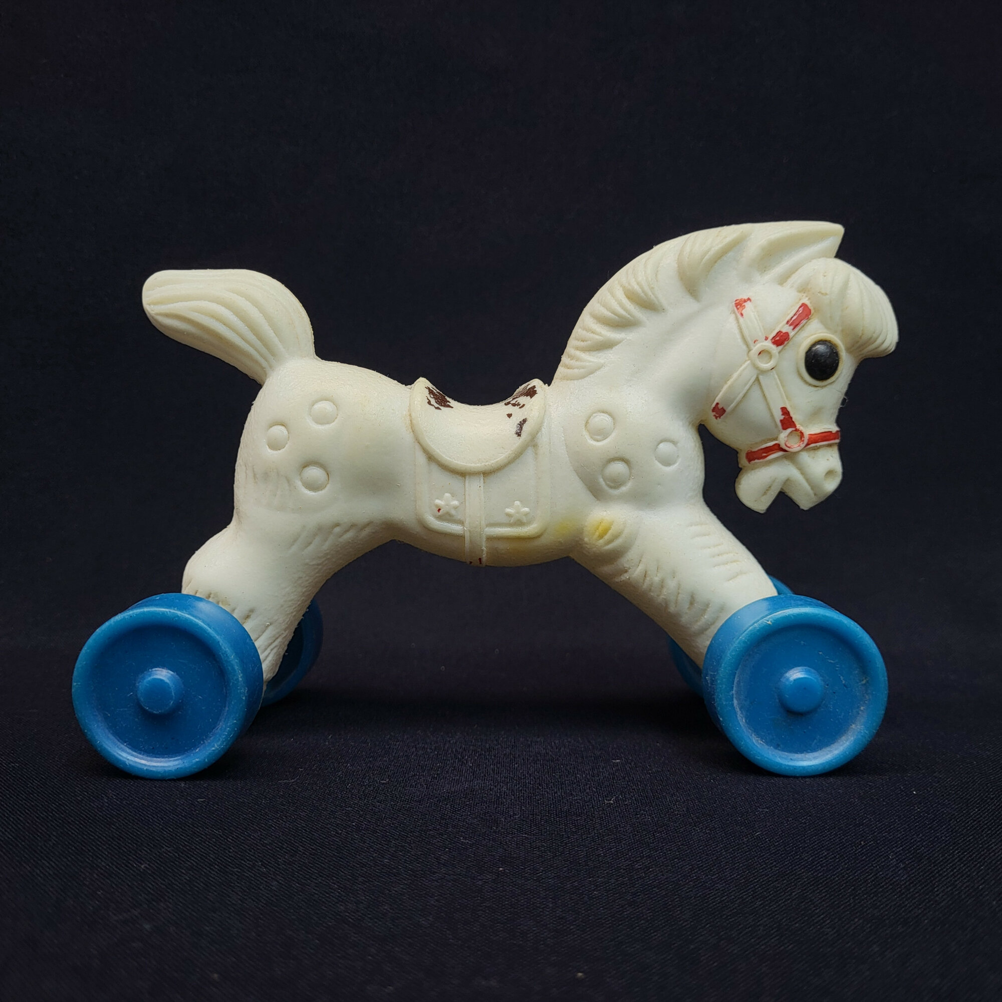 Винтажная игрушка ссср. Лошадка на колесах из пластмассы, детская каталка для коллекции