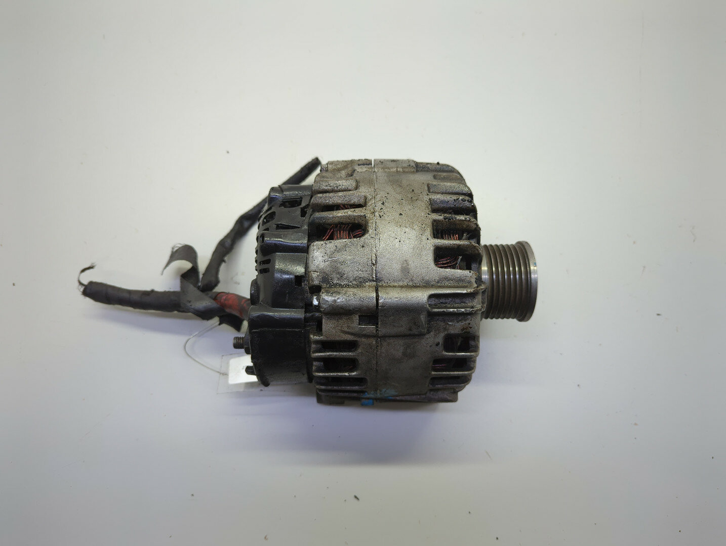 Генератор Opel Vivaro Б/У