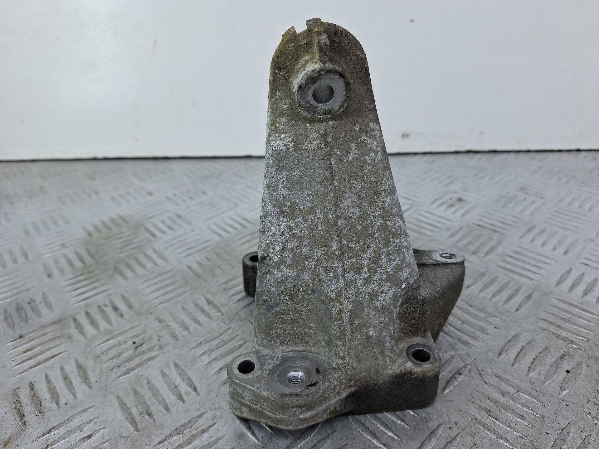 Кронштейн двигателя Mercedes-Benz C W203 W203.046 2003 A2712230904